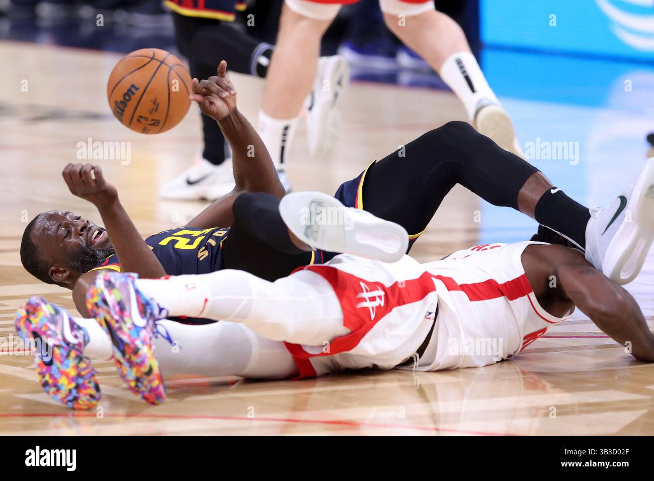 Golden State Warriors' Draymond Green tangles with Houston Rockets ...