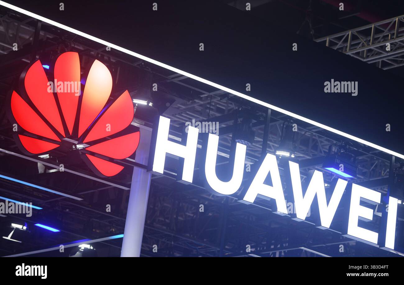 Visitors visited the Huawei booth at the Shanghai Auto Show in Shanghai ...