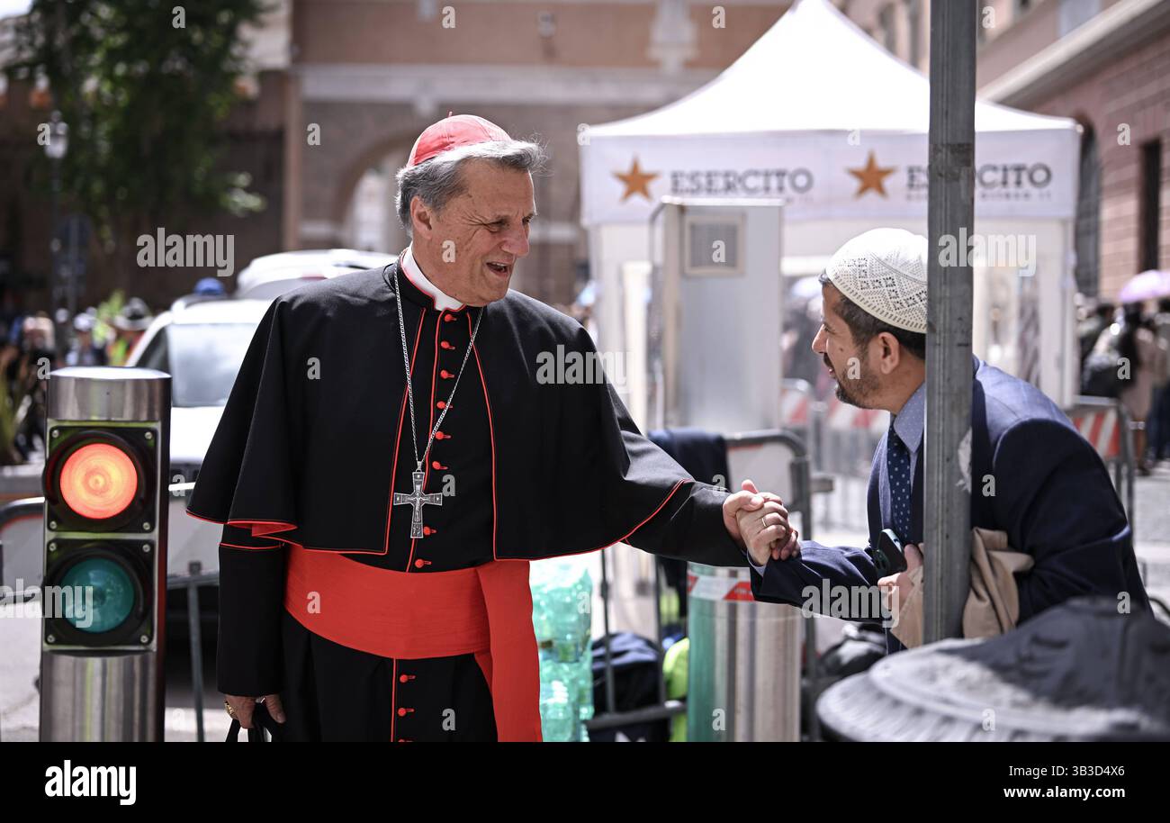 Rom, Vatikan 25.04.2025 Mario Kardinal Grech Malta, Kurienkardinal gibt ...