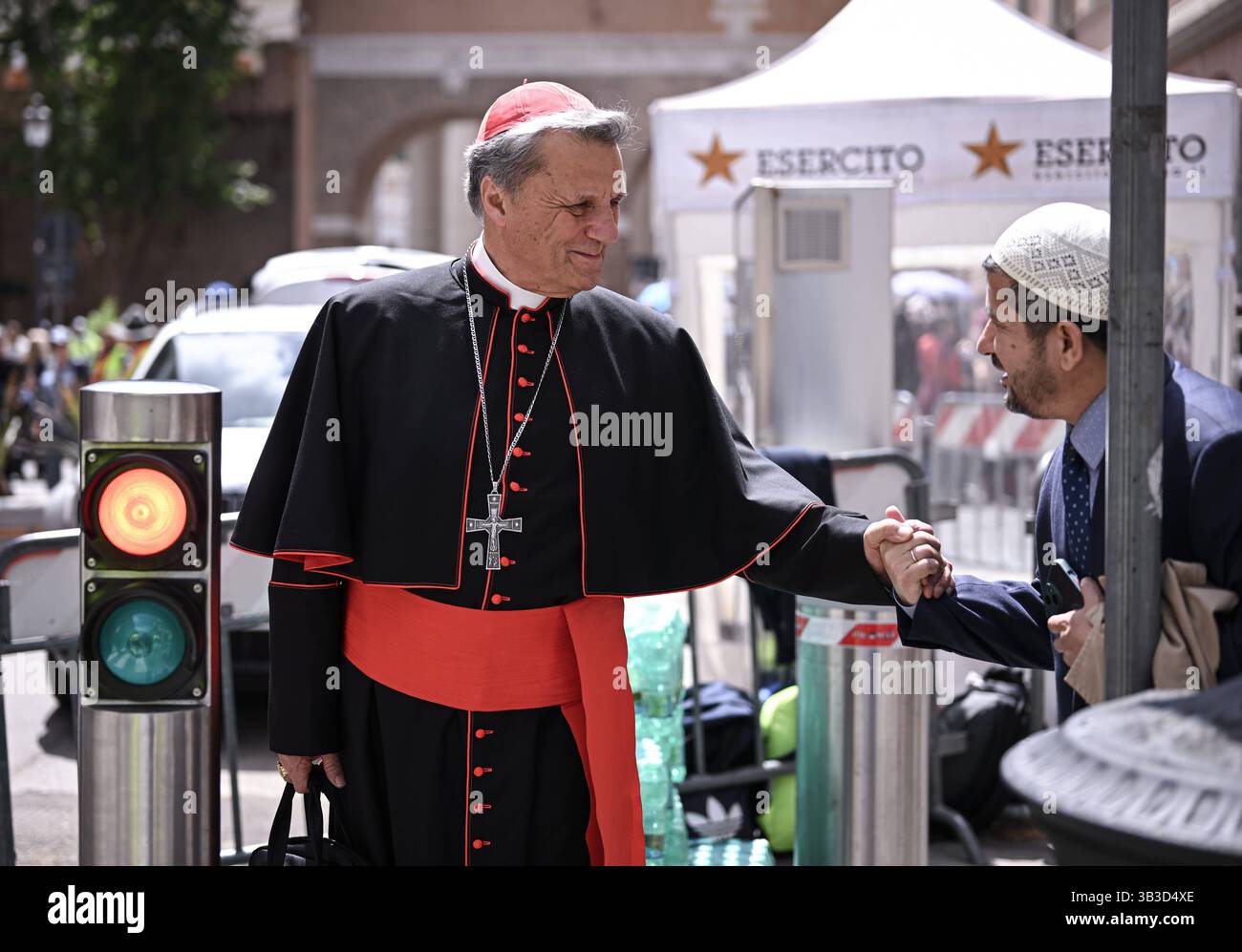 Rom, Vatikan 25.04.2025 Mario Kardinal Grech Malta, Kurienkardinal gibt ...