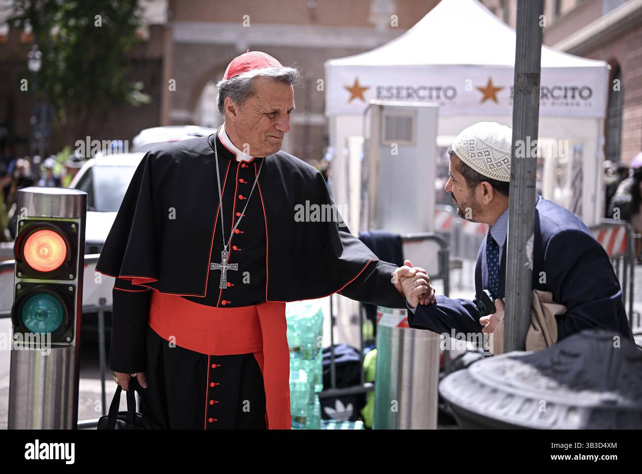 Rom, Vatikan 25.04.2025 Mario Kardinal Grech Malta, Kurienkardinal gibt ...