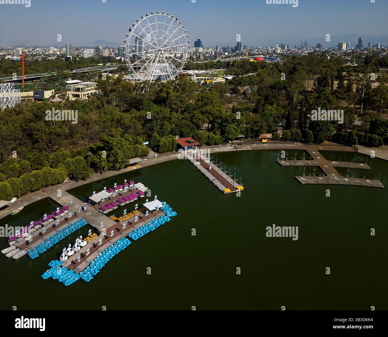 Parque Aztlàn with Ferris Wheel and the lake in Bosque de Chapultepec ...