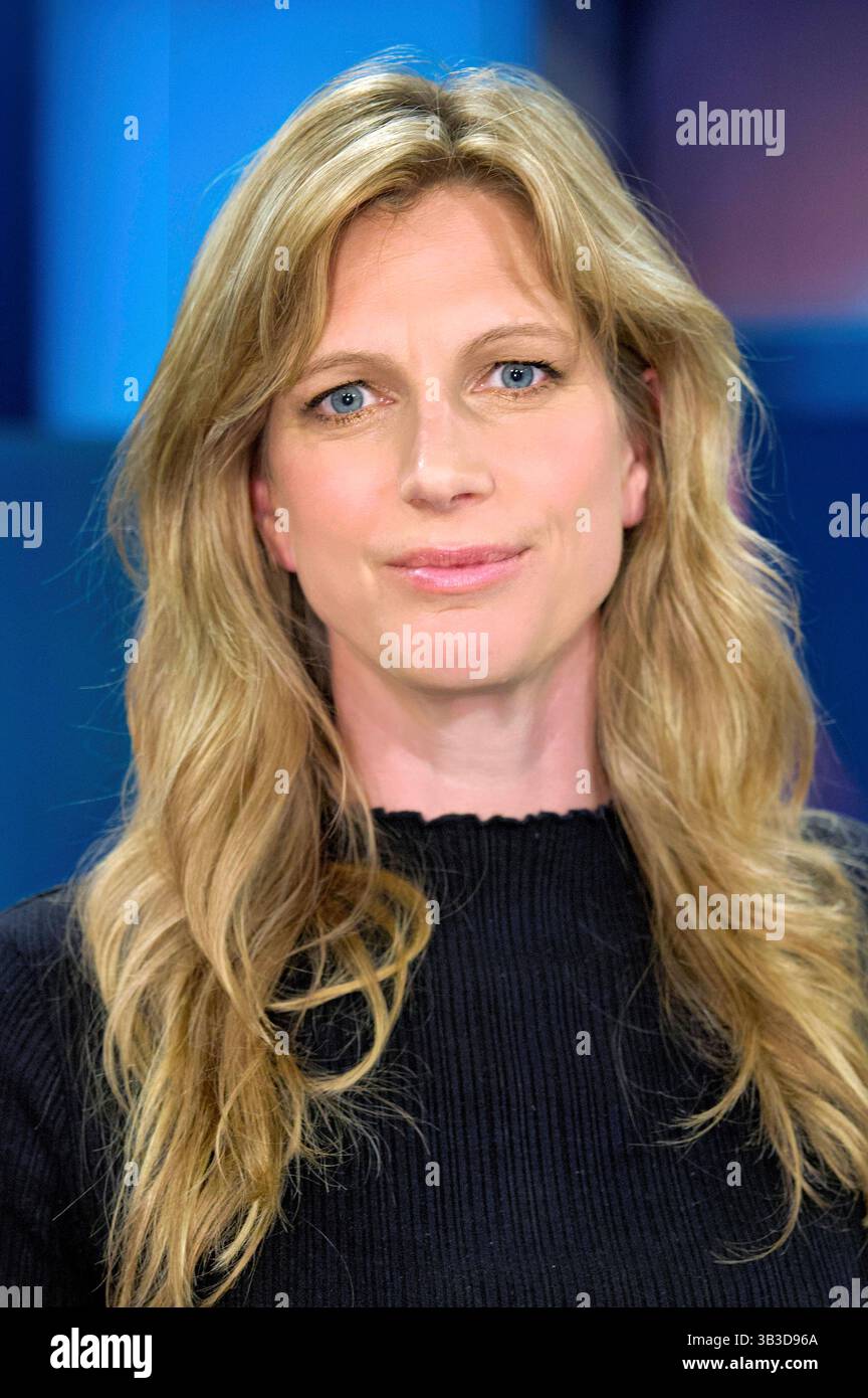 Maja Göpel in der ARD-Talkshow hart aber fair im WDR Fernsehstudio B ...