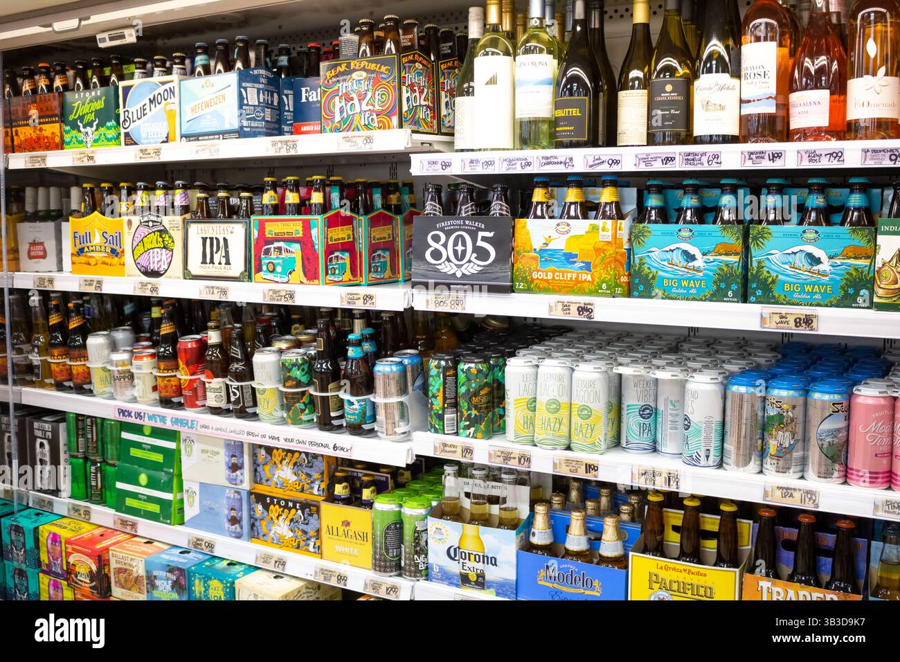 Modelo beer logo hi-res stock photography and images - Alamy