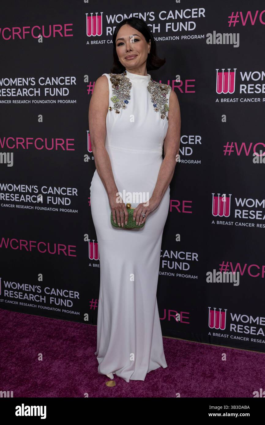 Lindsay Price attends the arrivals of “An Unforgettable Evening ...