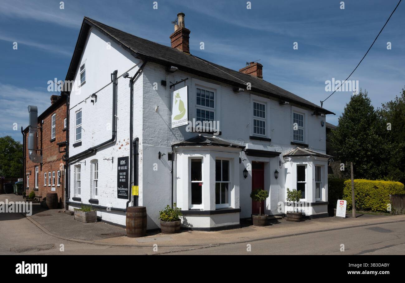 Fox and hounds whittlebury hi-res stock photography and images - Alamy