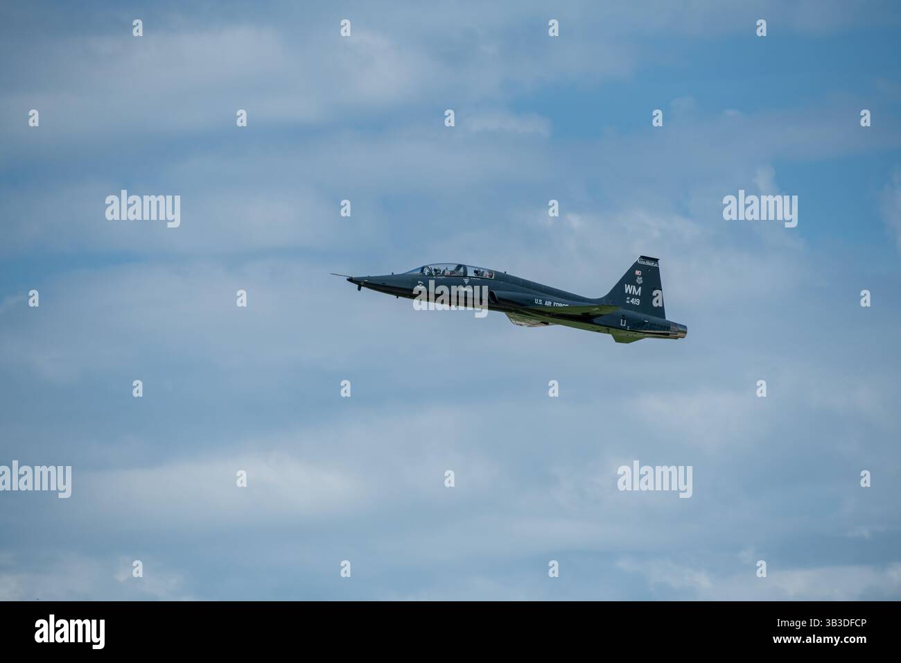 A T-38 Talon jet takes off at Whiteman Air Force Base, Missouri, April ...
