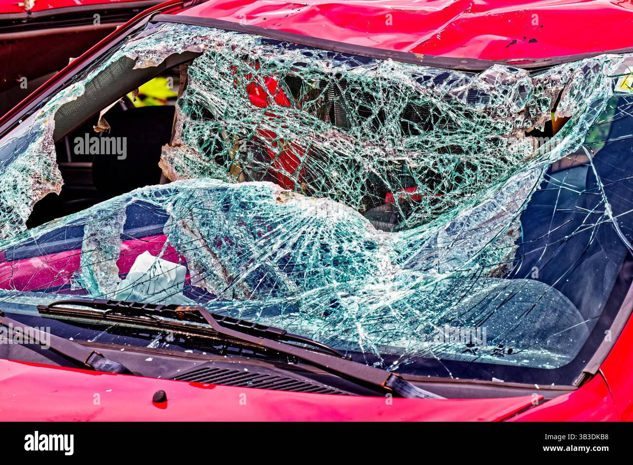 Unfall-Schaden. Zerbrochene Autoscheibe . Siegsdorf Bayern Deutschland ...