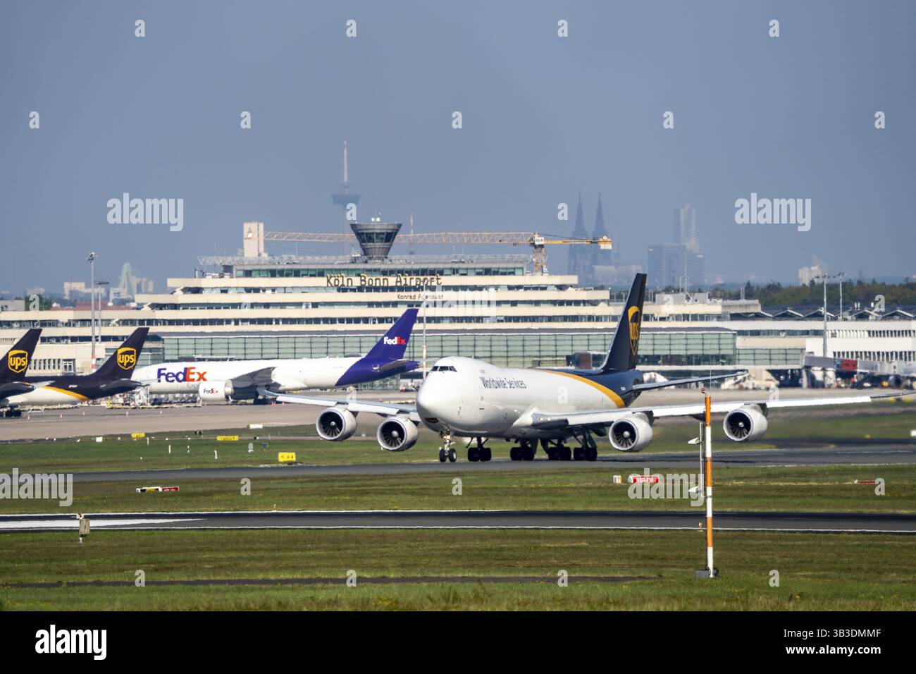 Cargo aircraft, UPS, Boeing 747-8F, on take-off, air cargo centre ...