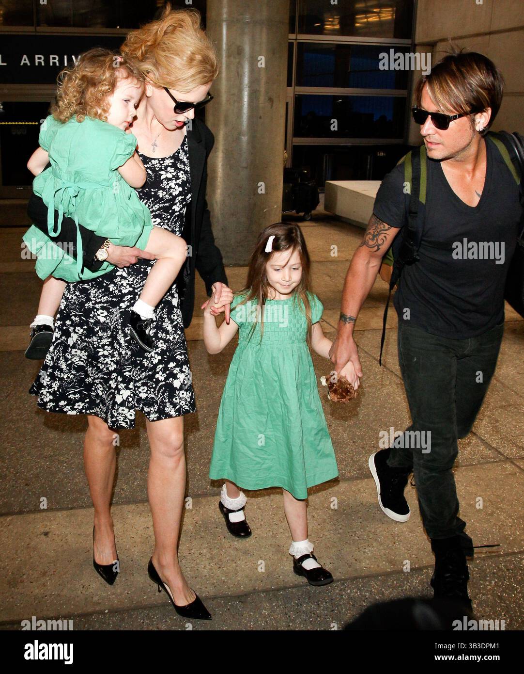 Nicole Kidman and Keith Urban arriving at LAX Airport with their ...