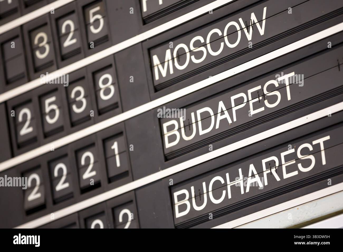 Train information display system hi-res stock photography and images ...