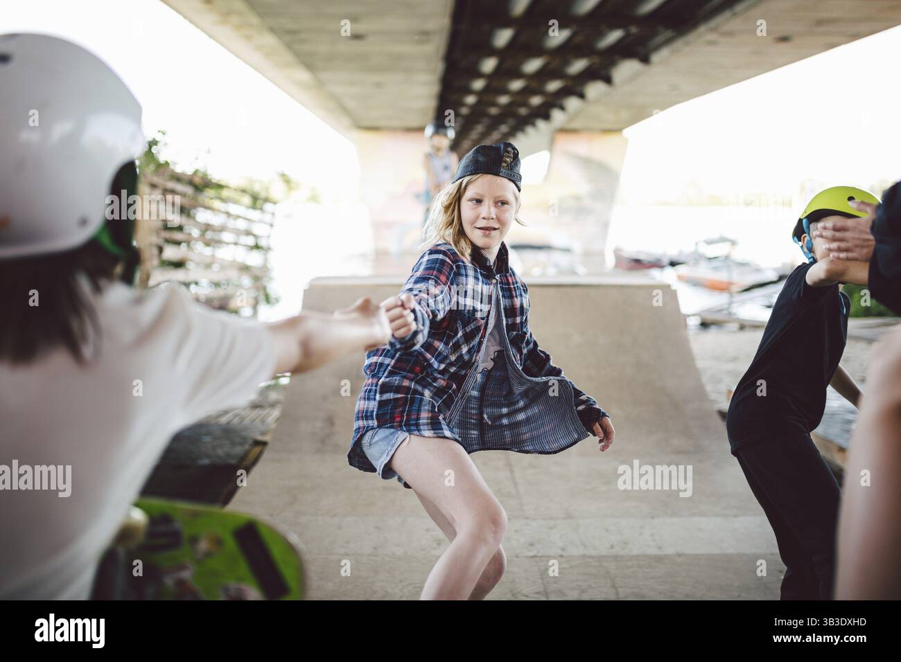 Girl skateboarding on halfpipe hi-res stock photography and images - Alamy