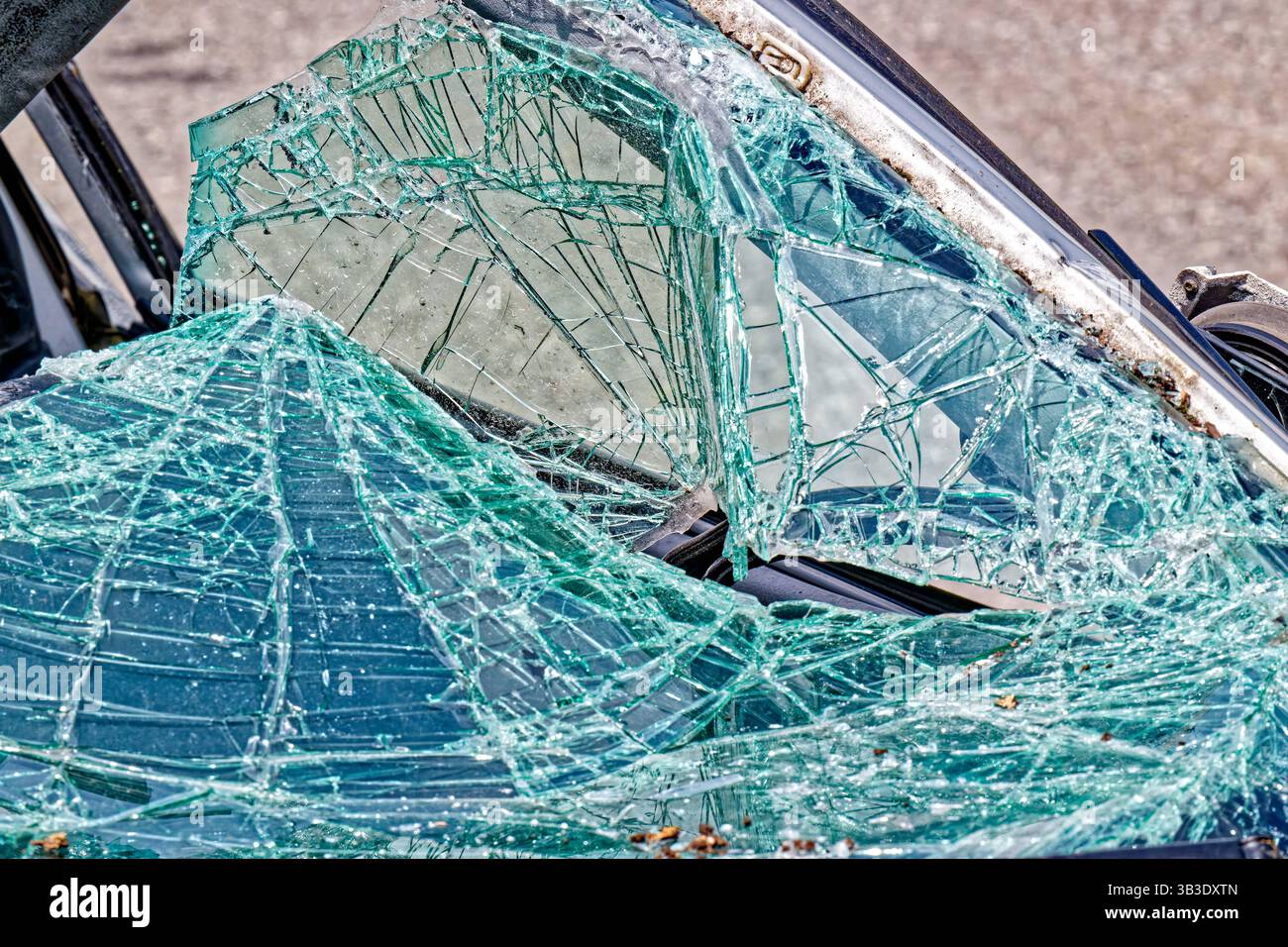 Unfall-Schaden. Zerbrochene Autoscheibe . Siegsdorf Bayern Deutschland ...