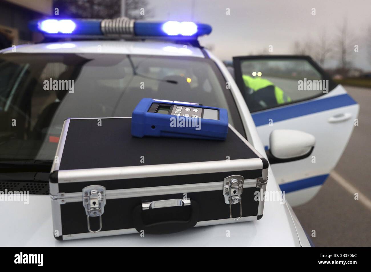 Mobile Emission gas analyzer. Measure vehicle exhaust gases. â€ŽPolice ...