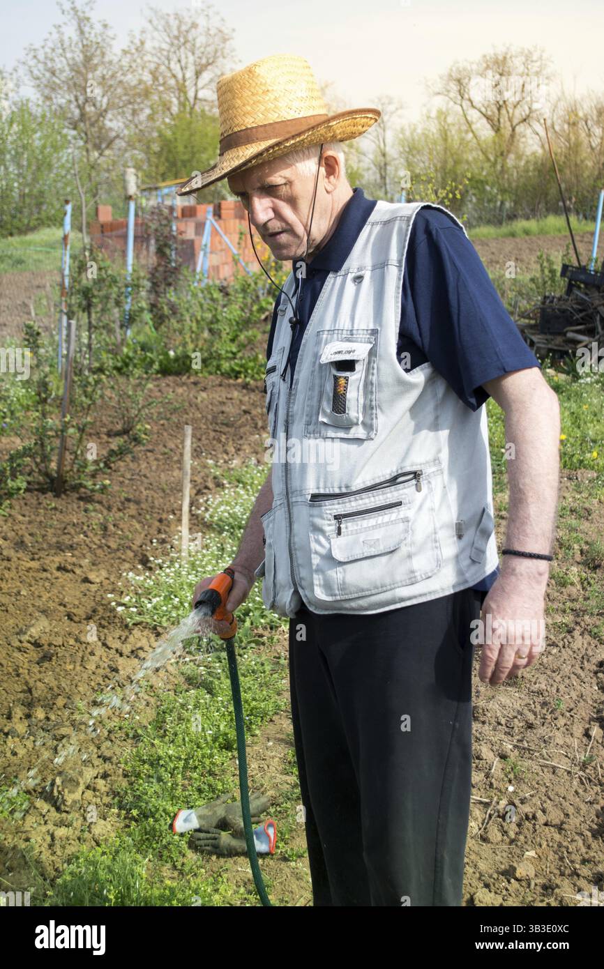 Elderly farmers hi-res stock photography and images - Alamy