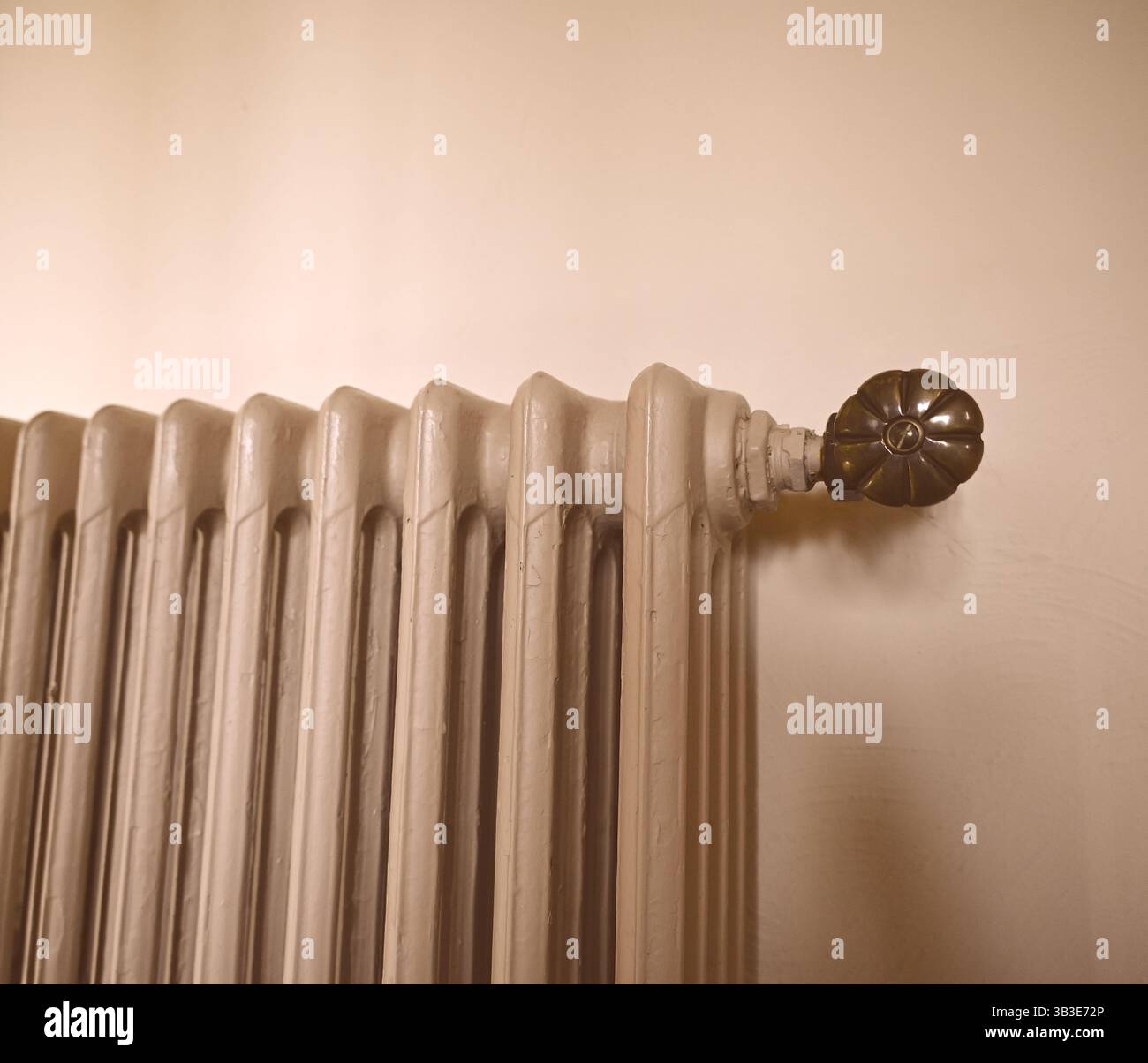 Old cast iron radiators hi-res stock photography and images - Alamy