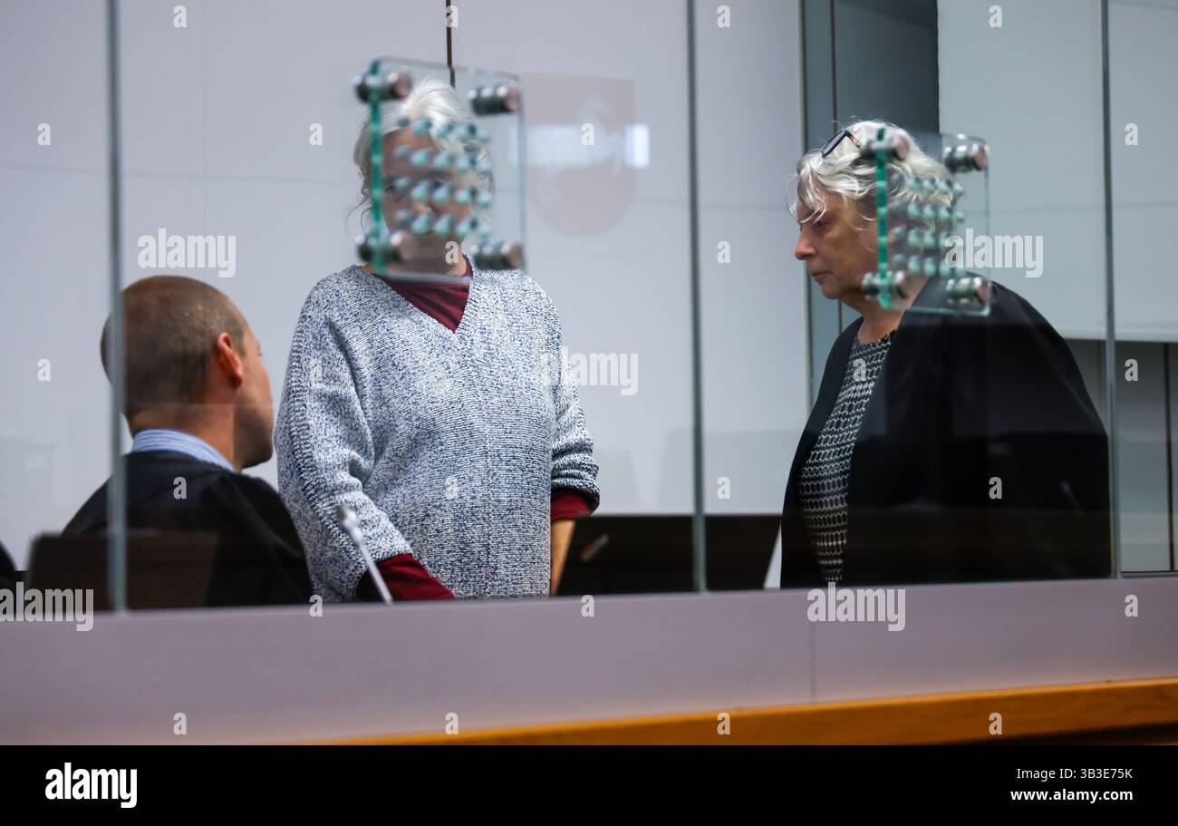 29 April 2025, Lower Saxony, Celle: Daniela Klette (center), former RAF ...
