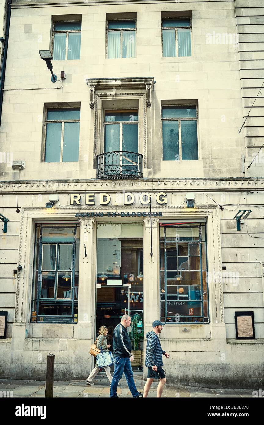 Architecture and businesses along Bold Street in Liverpool city centre ...