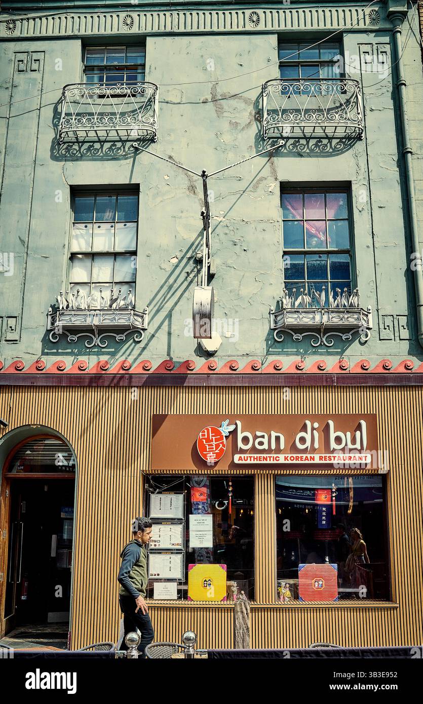 Architecture and businesses along Bold Street in Liverpool city centre ...