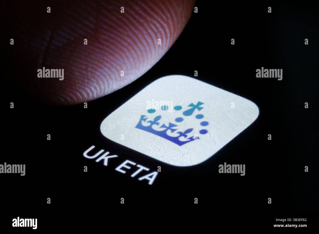 Berlin, Deutschland. 29th Apr, 2025. The UK ETA app is seen on a ...