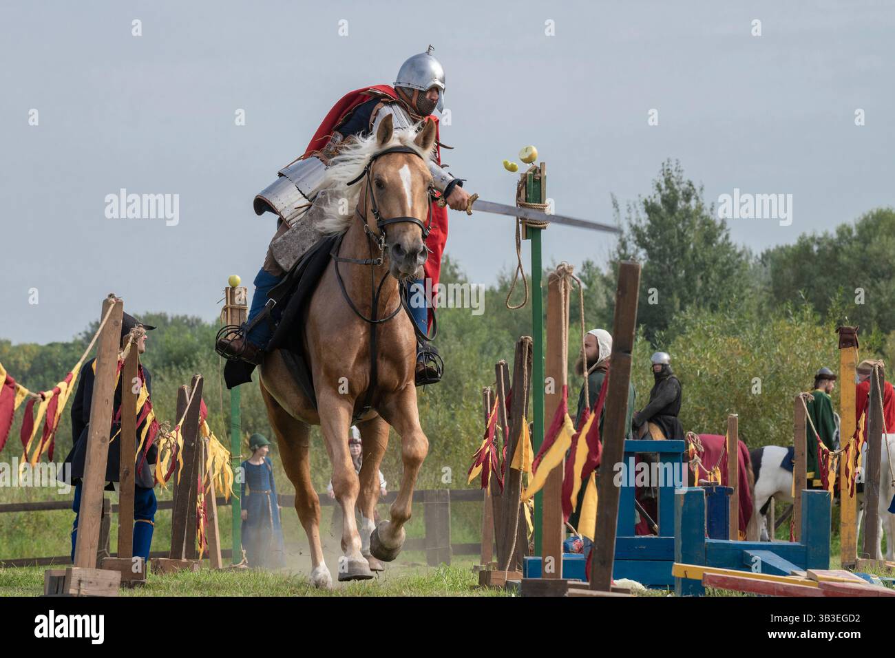 Medieval armor hi-res stock photography and images - Alamy