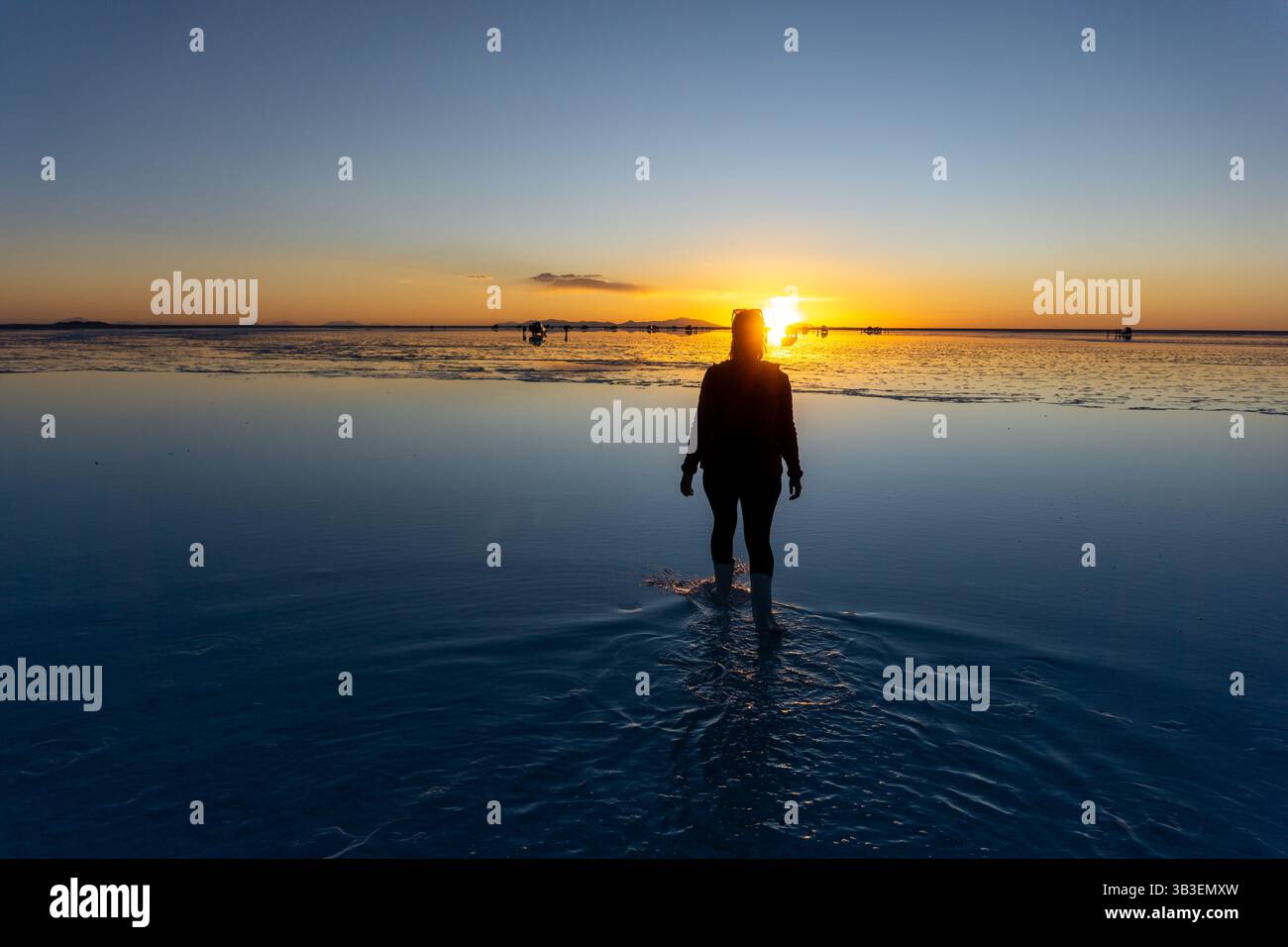 Golden hour salar de hi-res stock photography and images - Alamy