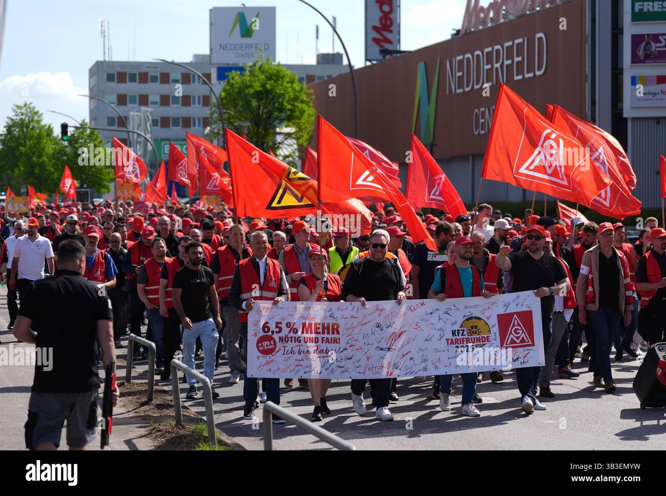 29 April 2025, Hamburg: Participants in a demonstration protest during ...