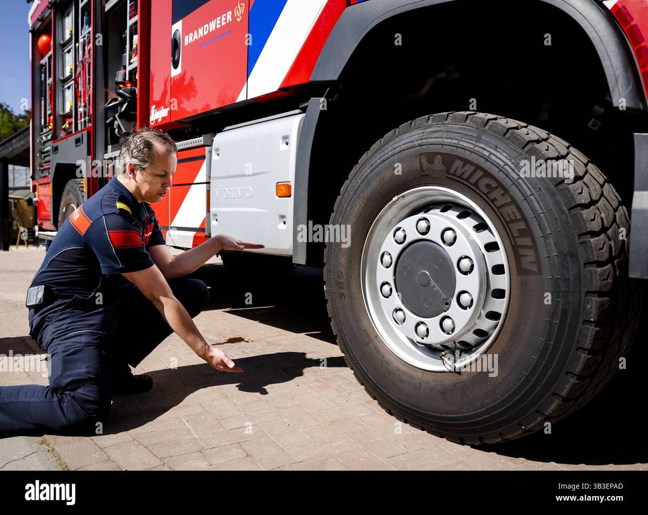 UGCHELEN - A new tanker truck for wildfire fighting in nature reserve ...
