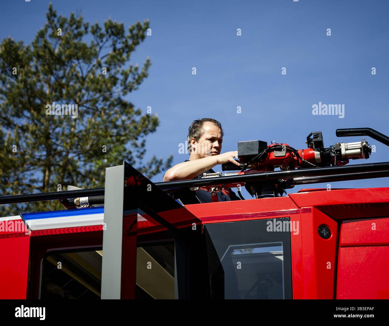 UGCHELEN - A new tanker truck for wildfire fighting in nature reserve ...