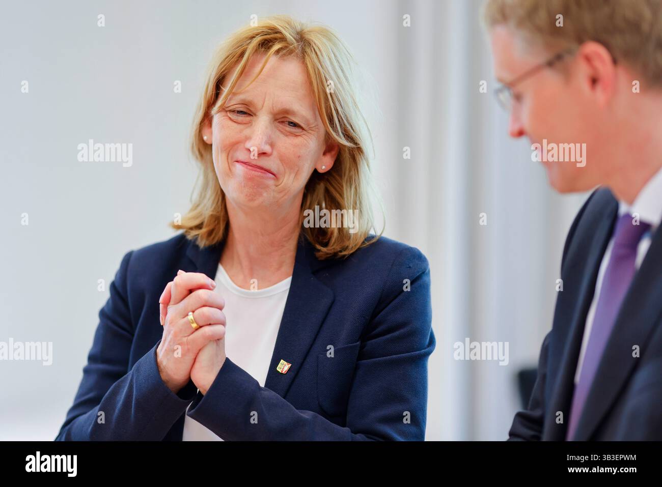 Kiel, Germany. 29th Apr, 2025. Karin Prien (l, CDU), Minister for ...