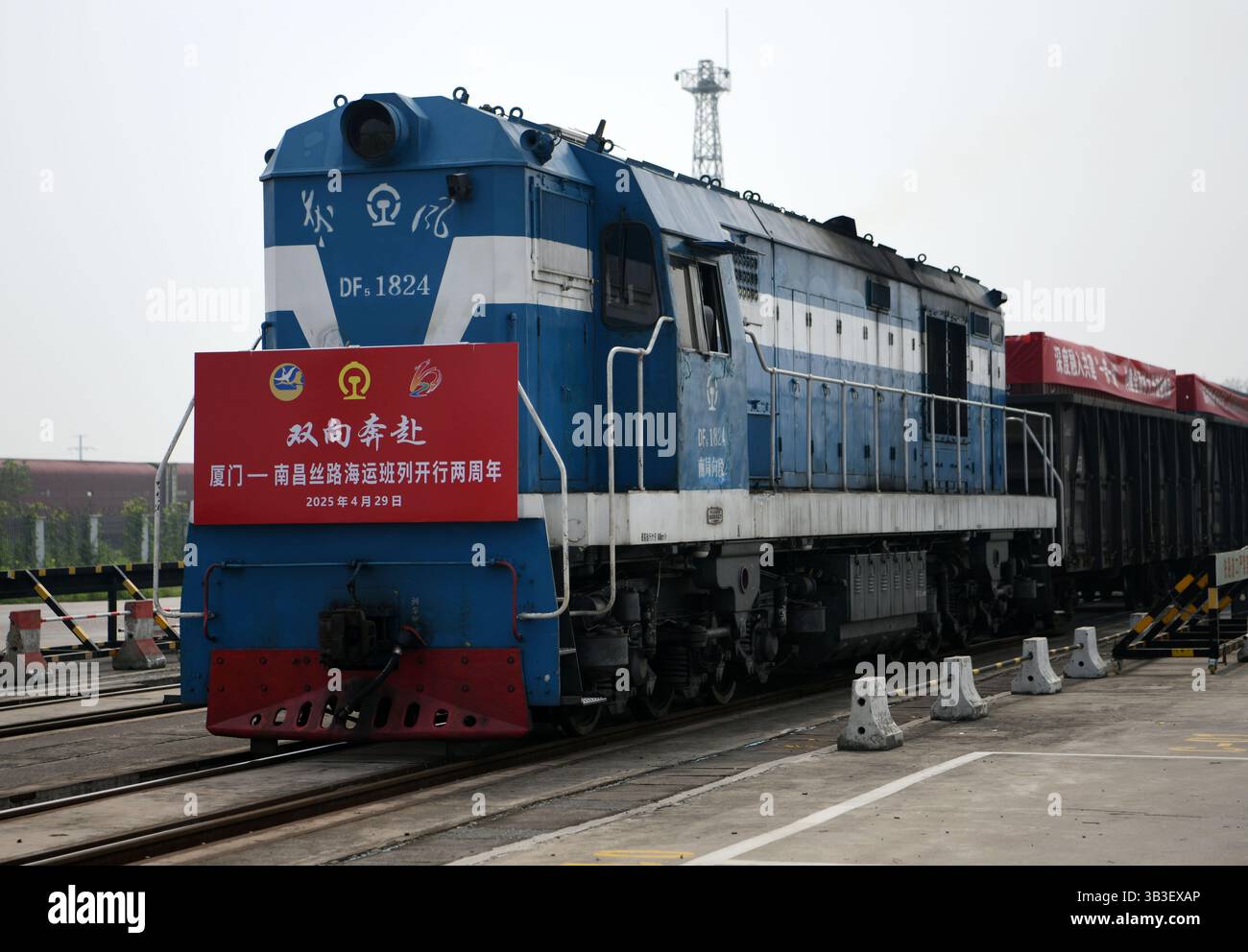 NANCHANG, CHINA - APRIL 29, 2025 - A rail-sea intermodal train fully ...