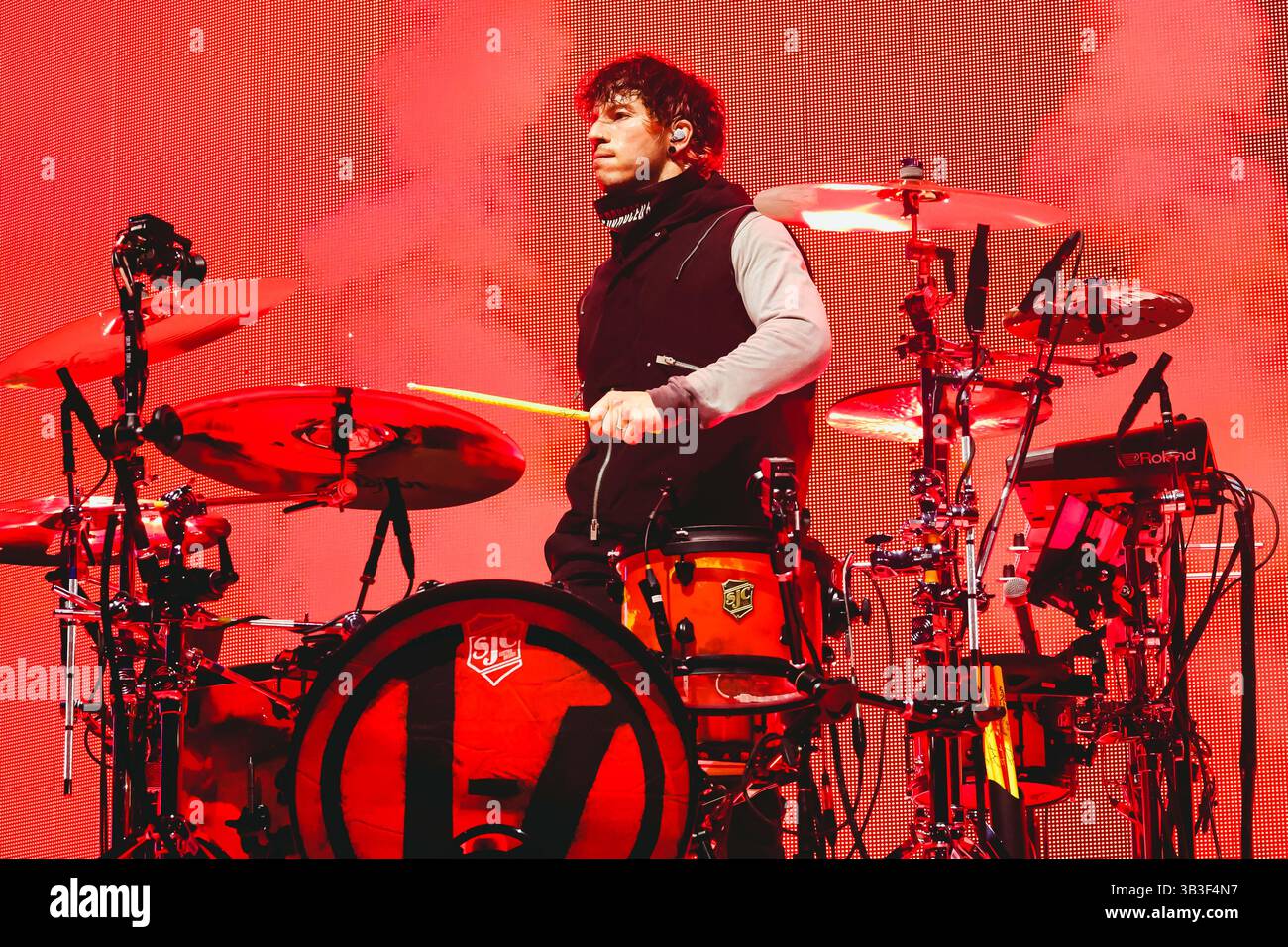 Milan, Italy. 29th Apr, 2025. Milan, Twenty One Pilots perform in ...