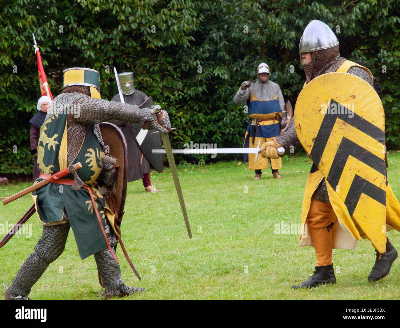Armed combat medieval fair hi-res stock photography and images - Alamy