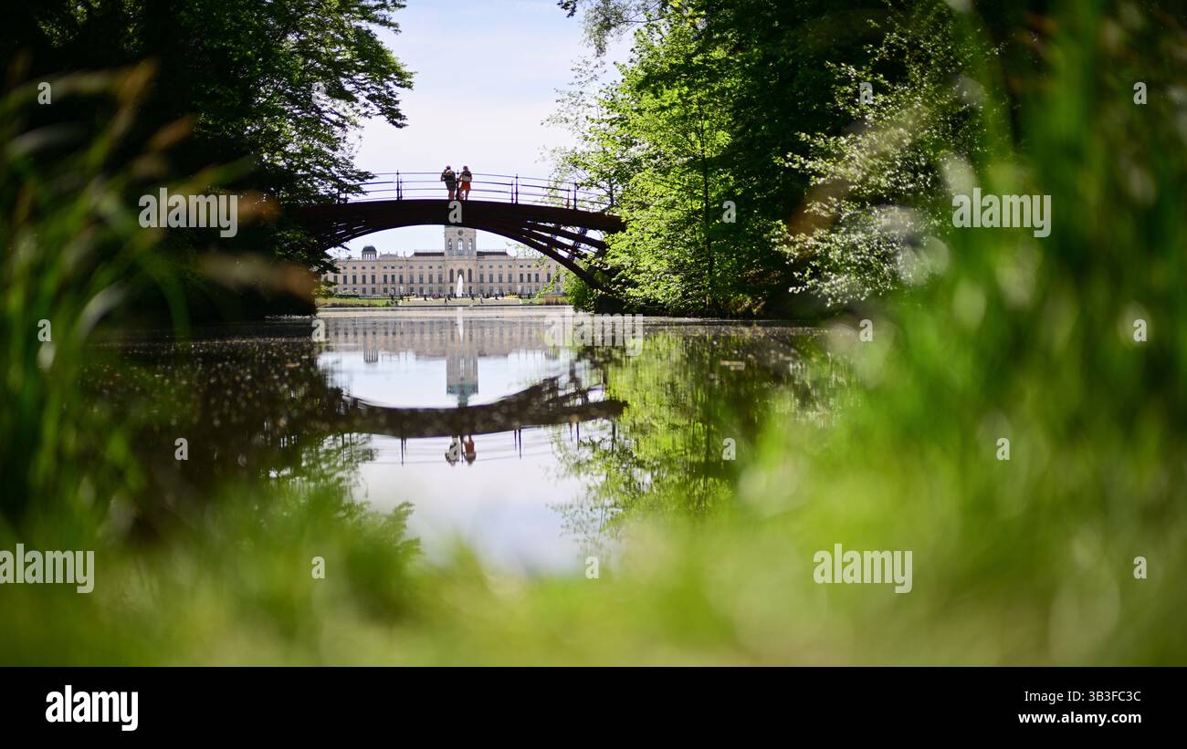 Berlin, Germany. 29th Apr, 2025. Visitors on the high bridge by the ...
