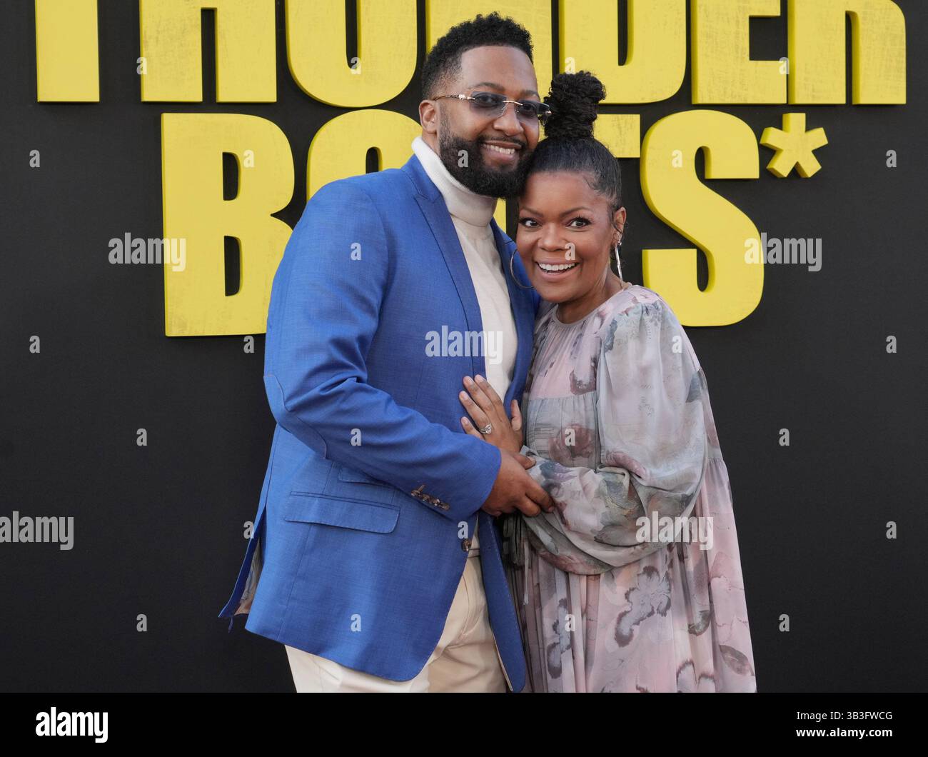 Los Angeles, USA. 28th Apr, 2025. (L-R) Anthony Davis and Yvette Nicole ...