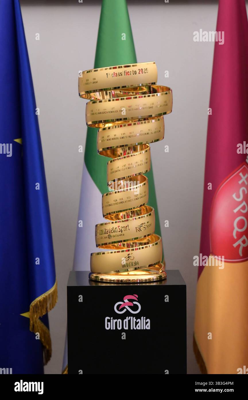 Rome, Italy. 29th Apr, 2025. Trofeo senza fine during Presentation ...