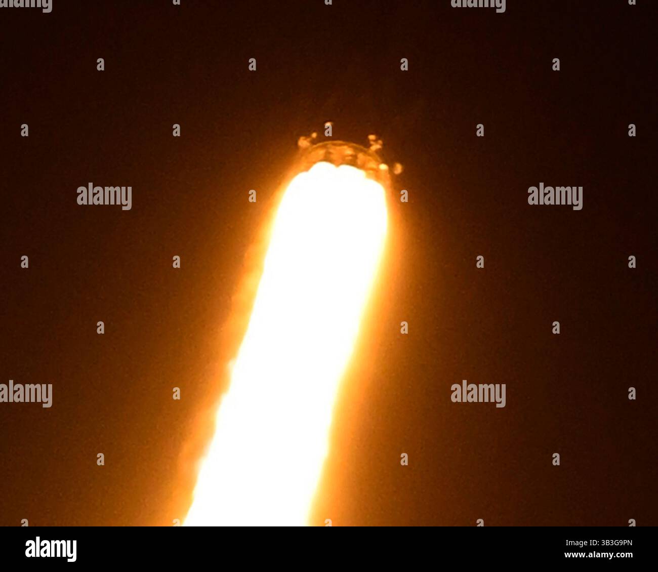 Close-up view of the Merlin engines that power the SpaceX Falcon 9 ...