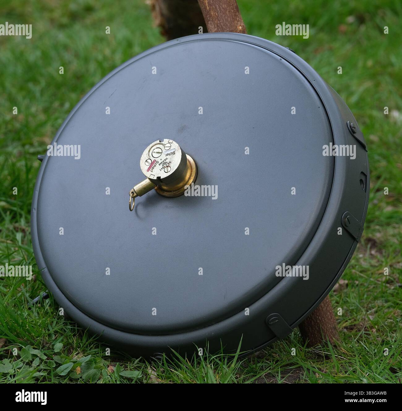 Ww2 mine hi-res stock photography and images - Alamy