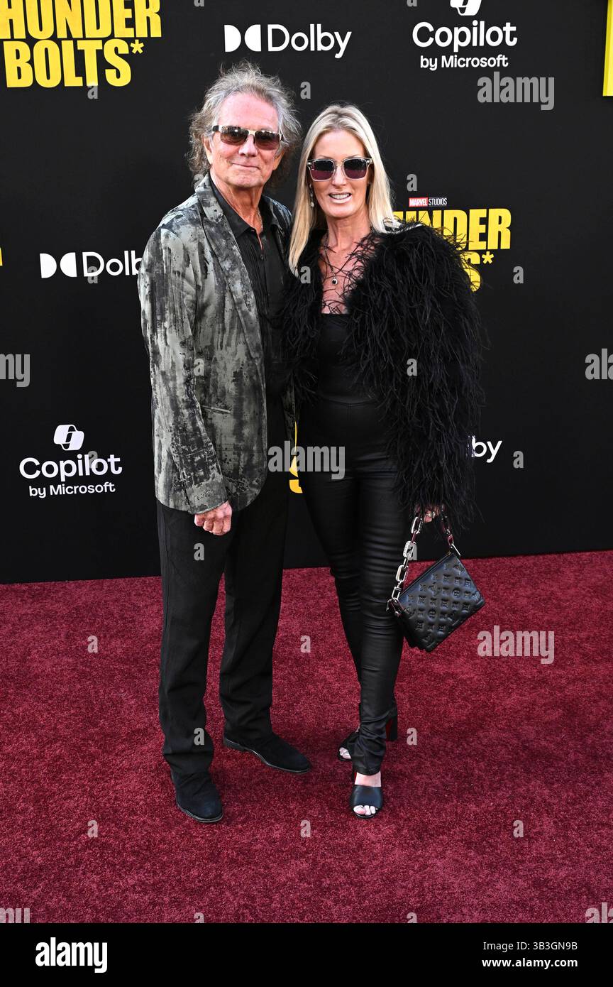 Mickey Thomas mit Ehefrau Rachel Thomas bei der Weltpremiere des Kinofilms Thunderbolts im Dolby ...