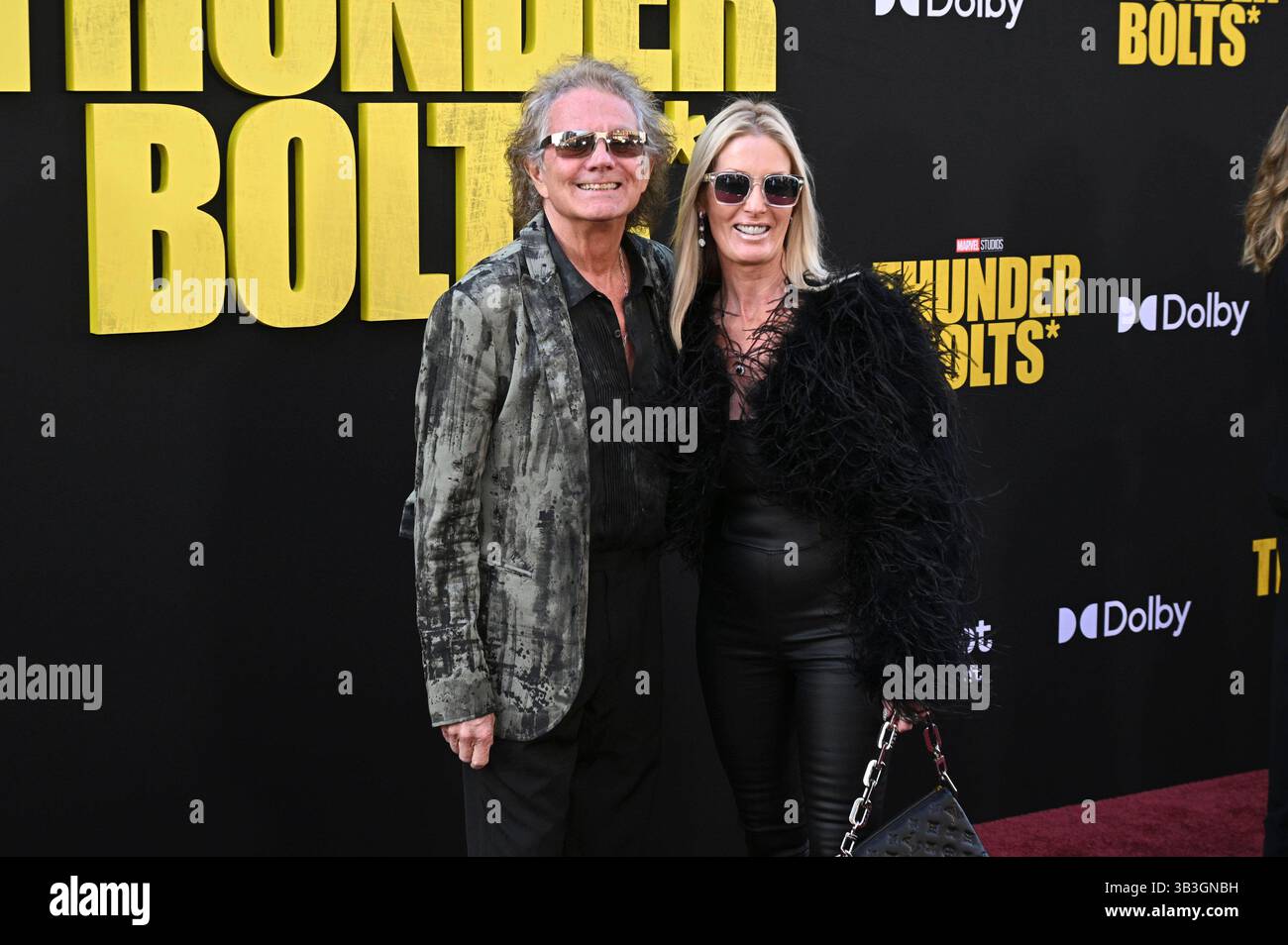 Mickey Thomas mit Ehefrau Rachel Thomas bei der Weltpremiere des Kinofilms Thunderbolts im Dolby ...