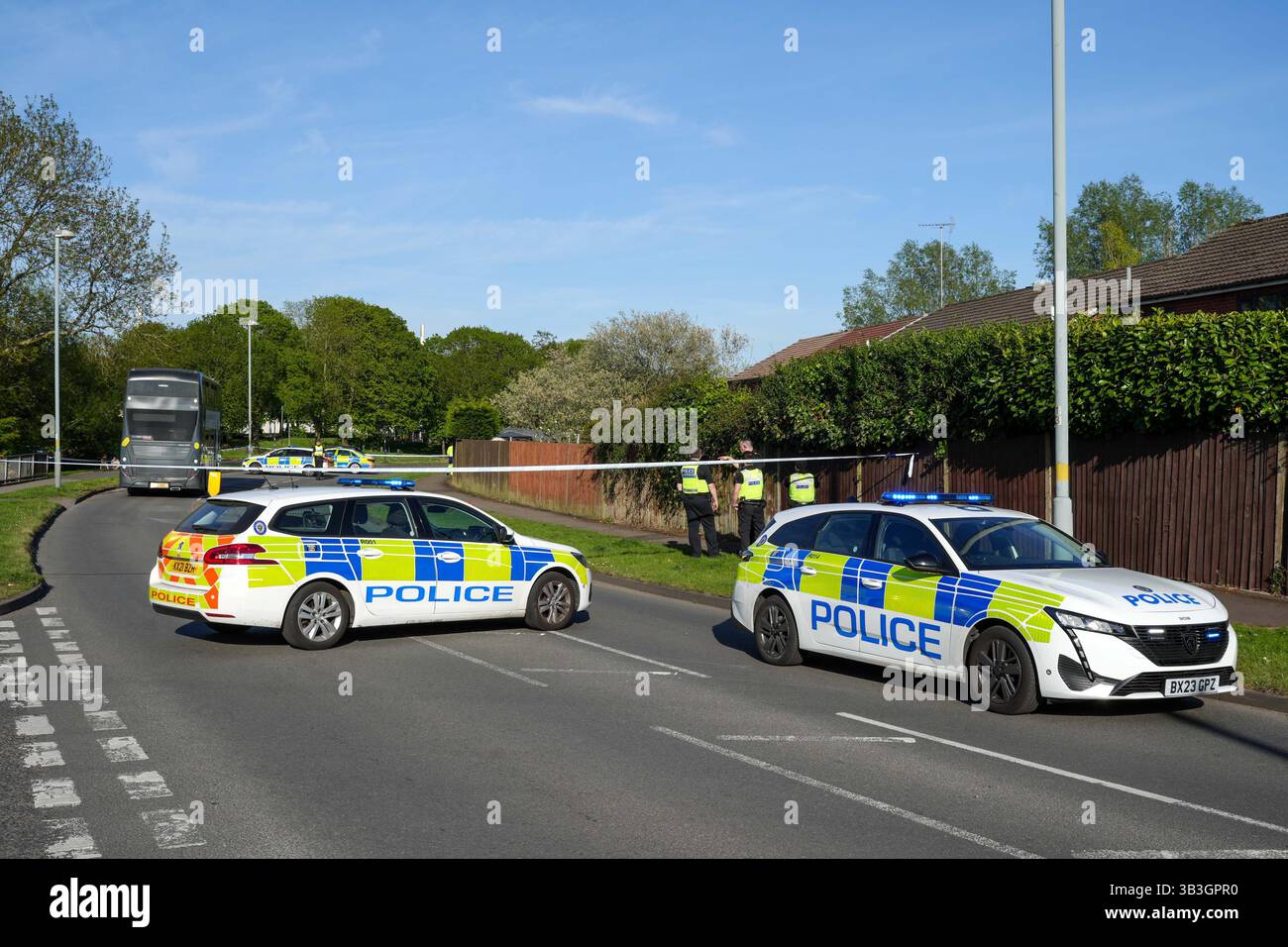 Arden Road, Rednal 28th April 2025. - West Midlands Police closed Arden ...