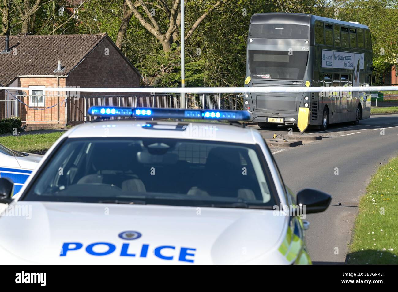 Arden Road, Rednal 28th April 2025. - West Midlands Police closed Arden ...