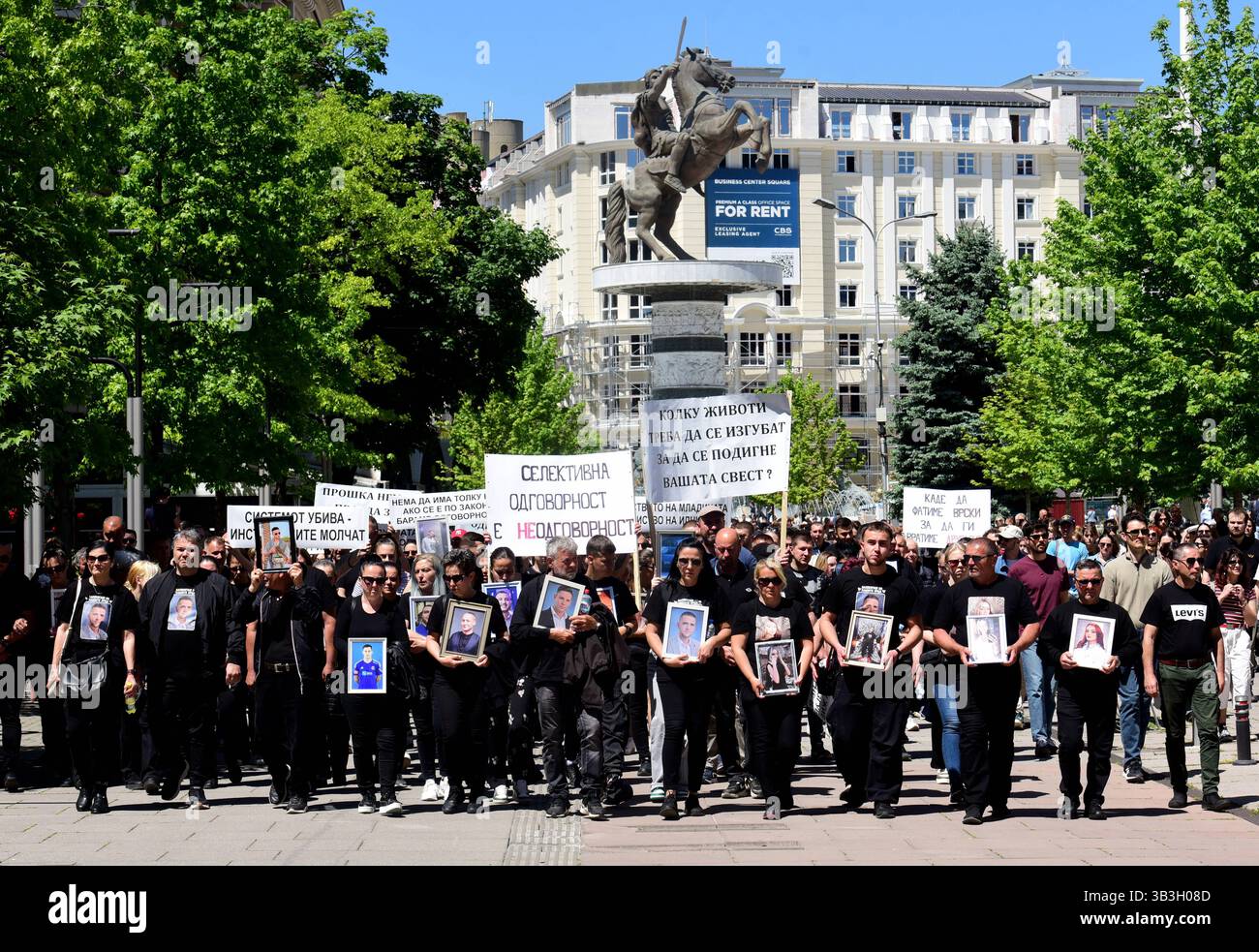 Parents and relatives of the the Kocani nightclub fire victims hold ...
