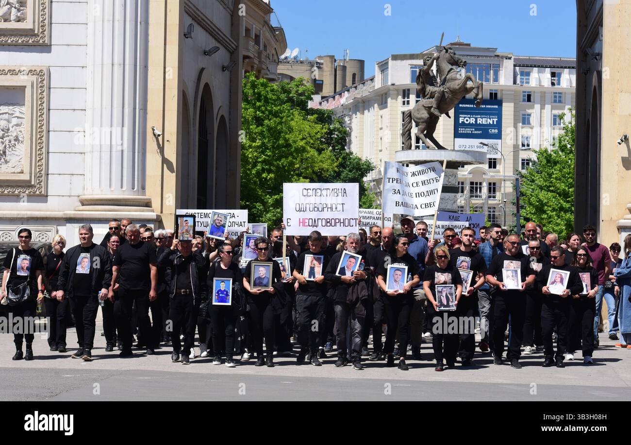 Parents and relatives of the the Kocani nightclub fire victims hold ...