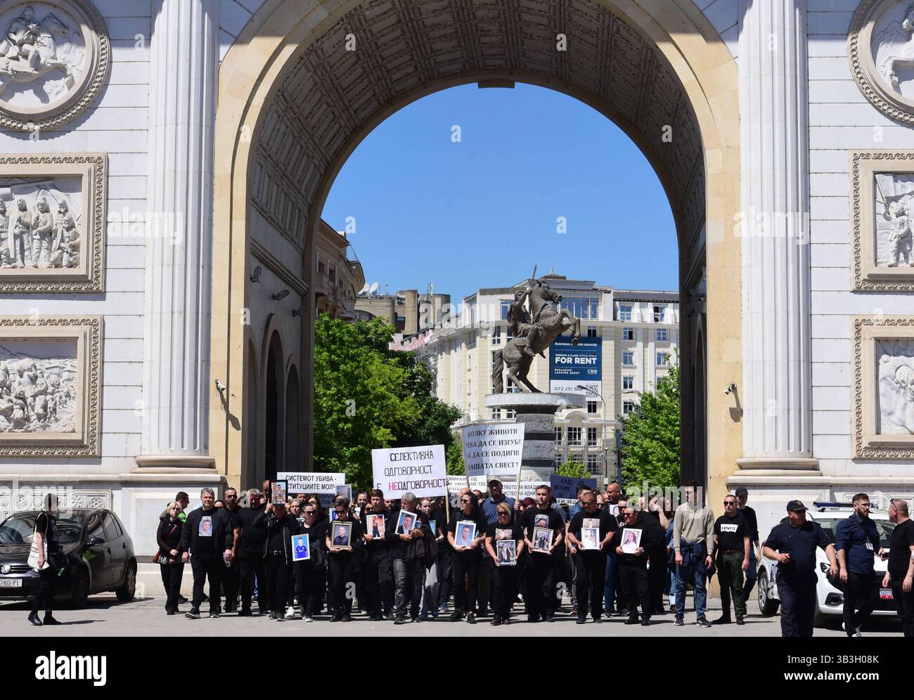 Parents and relatives of the the Kocani nightclub fire victims hold ...