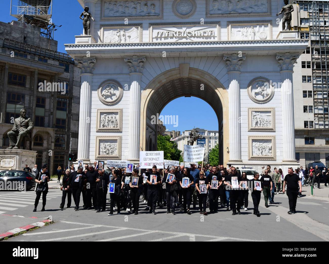 Parents and relatives of the the Kocani nightclub fire victims hold ...