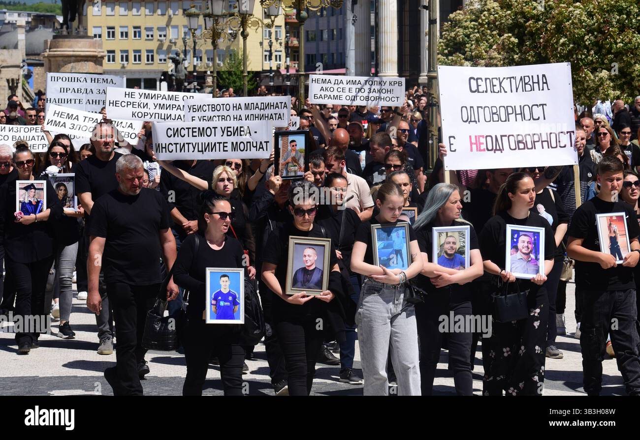 Parents and relatives of the the Kocani nightclub fire victims hold ...