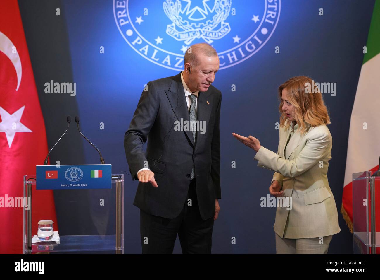 Turkish President Recep Tayyip Erdogan, left, and Italian Premier ...