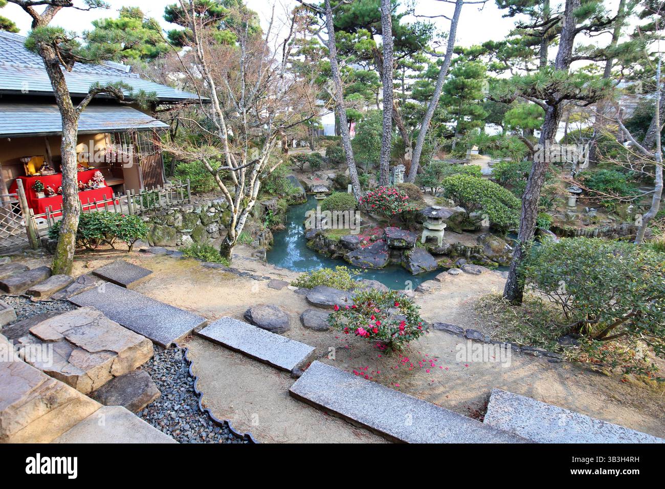 Shinkei-en (Japanese garden) in Kurashiki Bikan Historical Quarter, Japan Stock Photo - Alamy