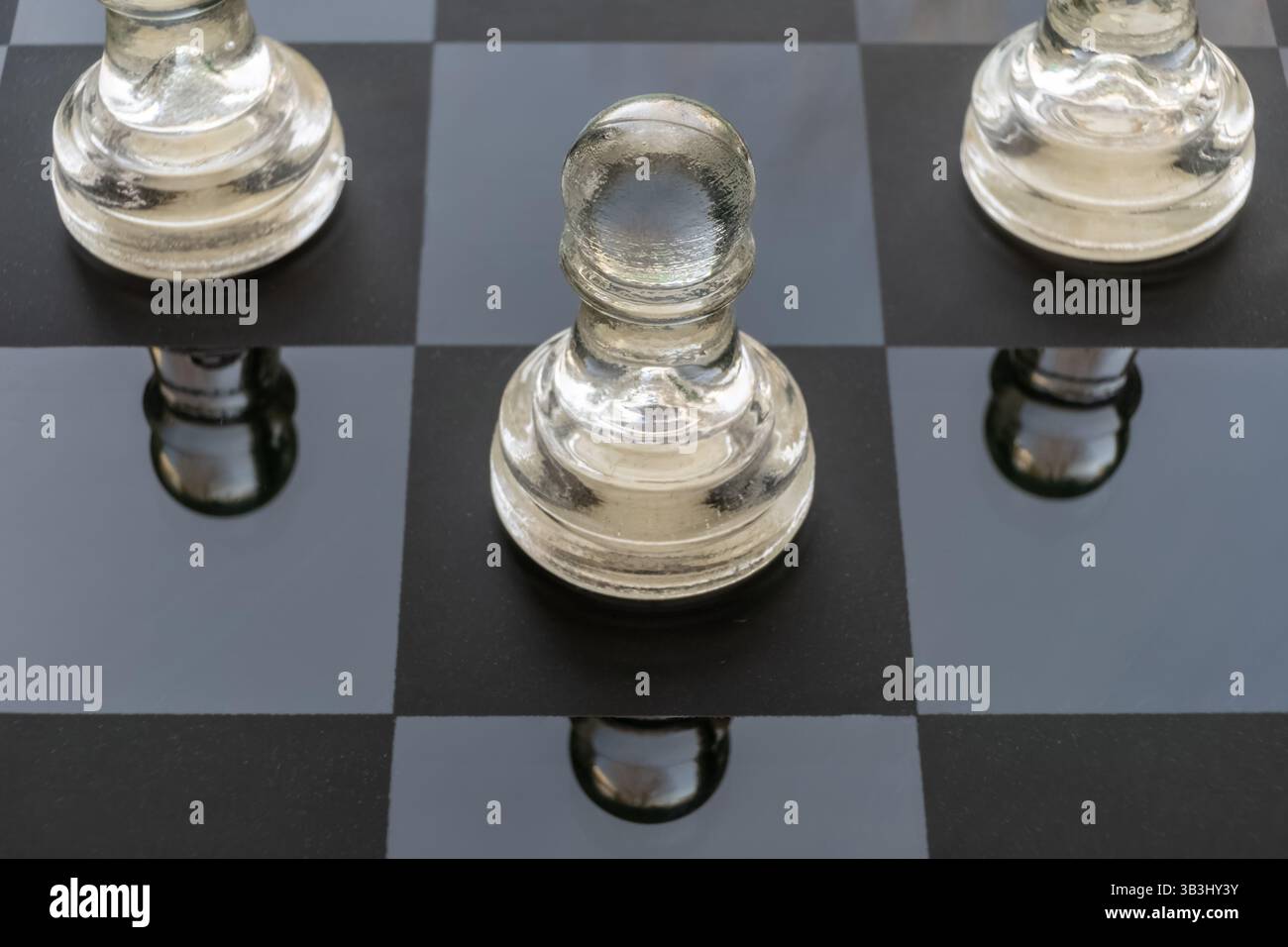 Glass chess board black hi-res stock photography and images - Alamy